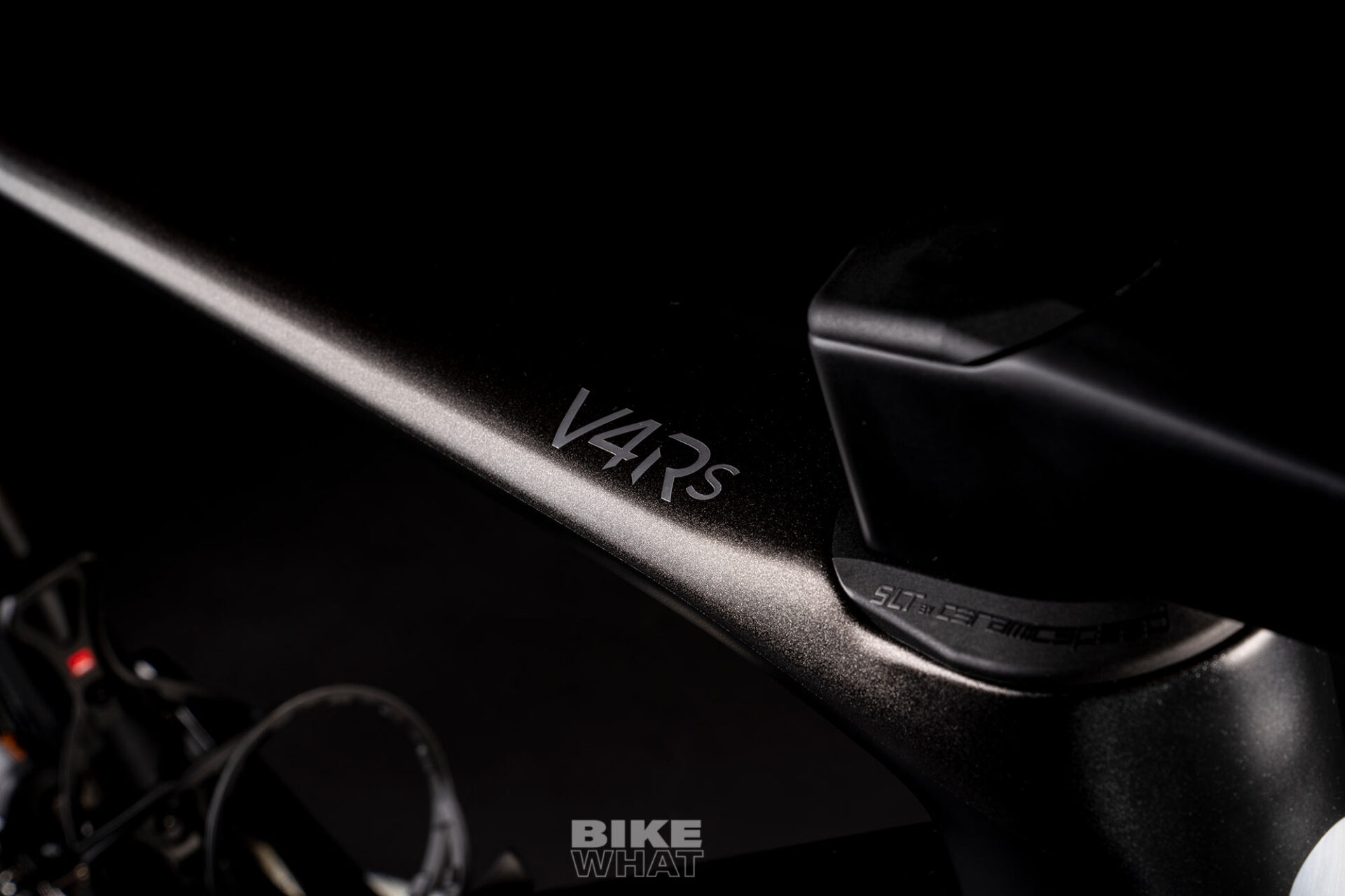 콜나고 V4Rs 공개 - BikeWhat