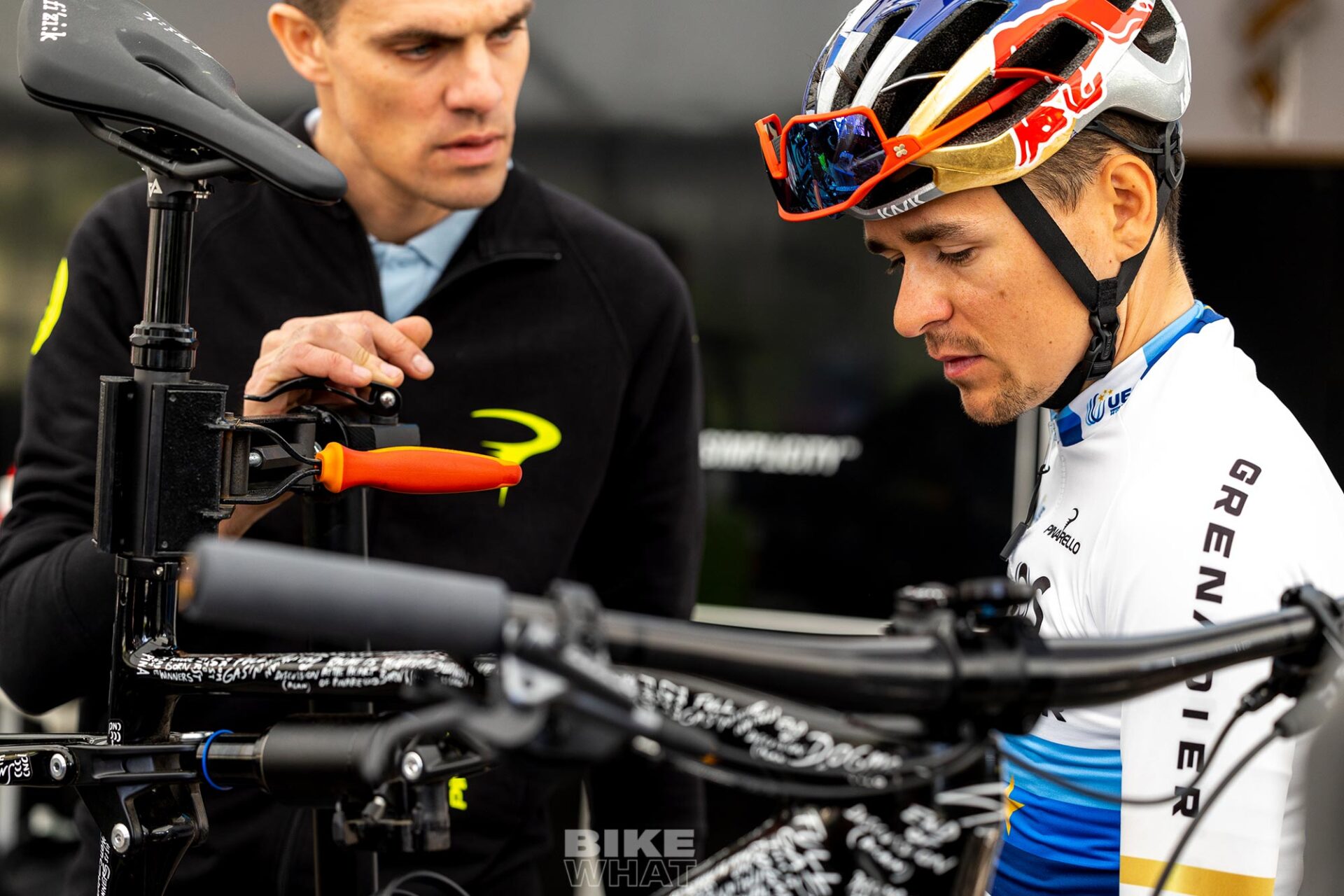 피나렐로 도그마 XC - BikeWhat